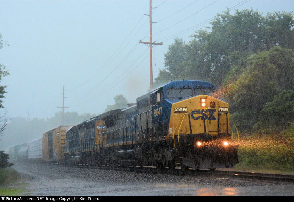 CSX 9047 Q417 Rainstorm
